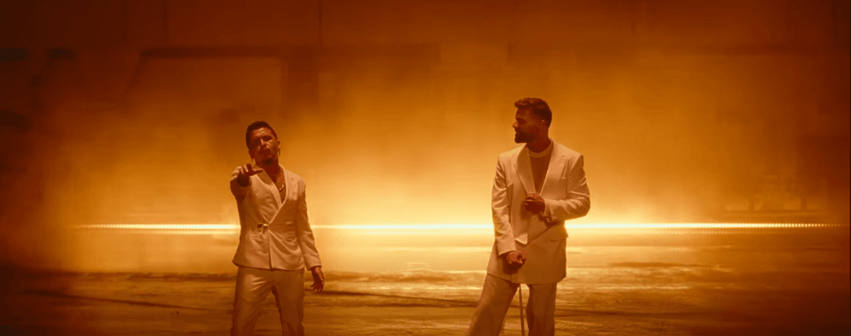 Ricky Martin trae de regreso su clásico "Fuego de Noche, Nieve de Día" junto a Nodal