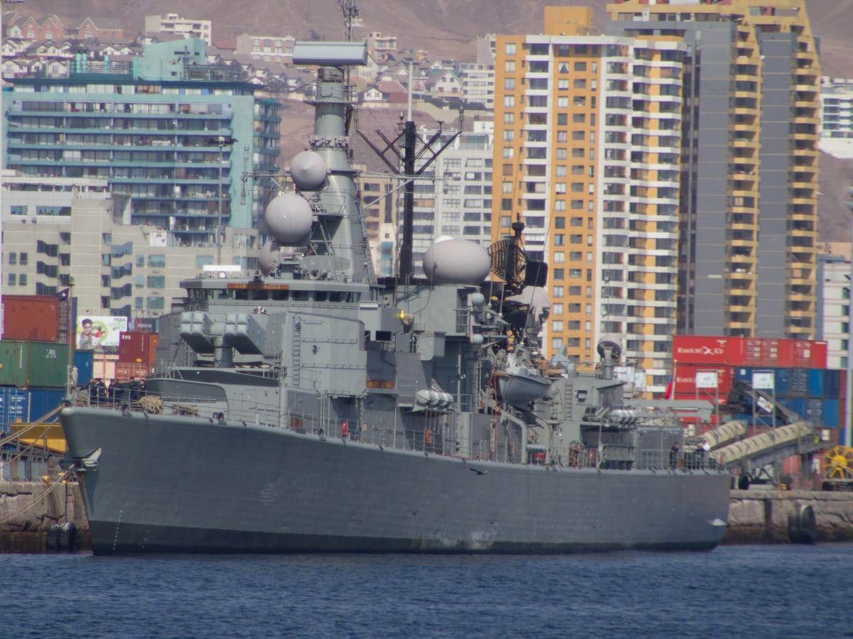 Fragatas Prat y Condell de la Armada esperan visita en el puerto de ...