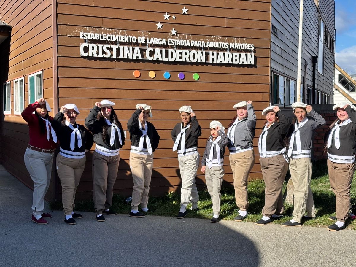 AGRUPACIÓN KM. 100 SENTIMIENTO CAMPERO LLEVÓ CHAMAMÉ Y TRADICIONES AL ELEAM CRISTINA CALDERÓN EN ...