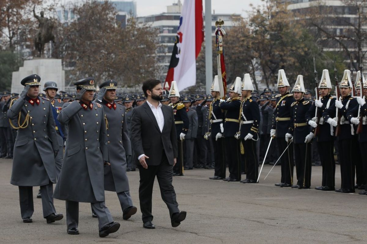 BORIC ASISTIÓ A CEREMONIA DE JURAMENTO A LA BANDERA EN LA ESCUELA MILITAR