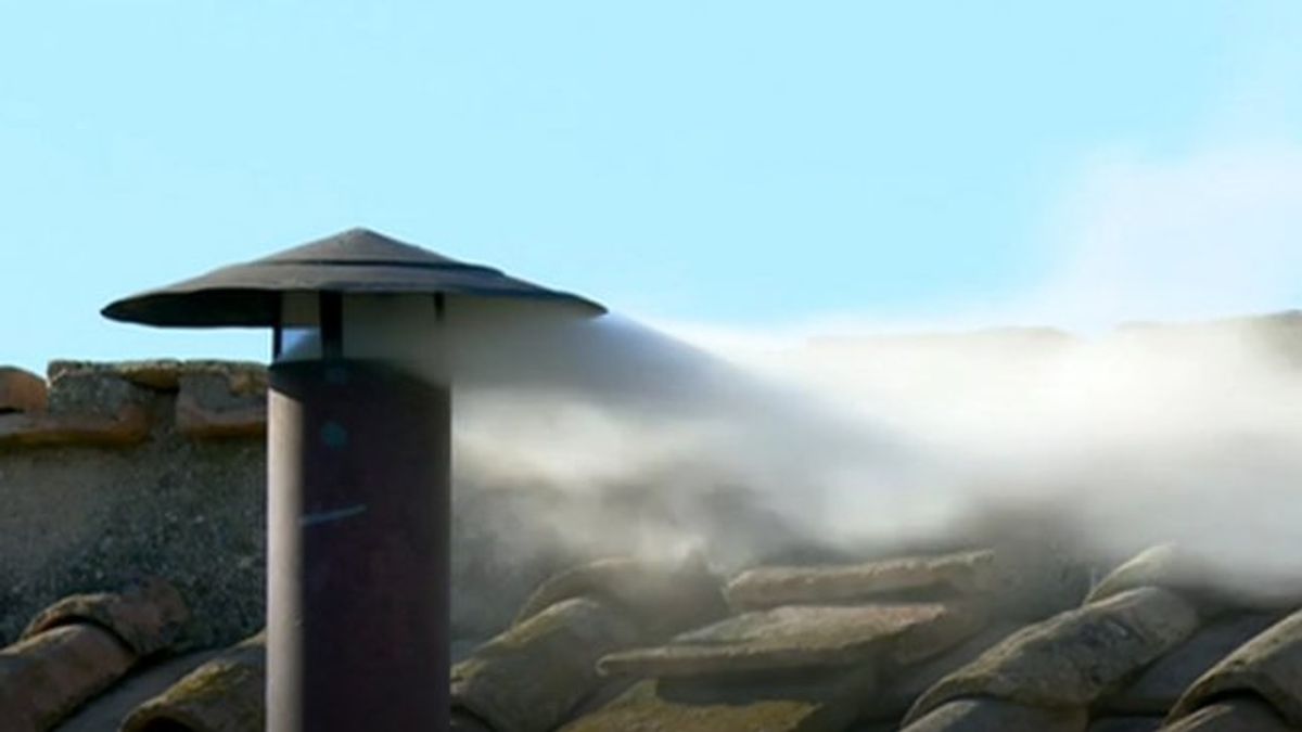 ¡HAY HUMO BLANCO EN EL VATICANO! ESCOGIERON AL NUEVO PAPA