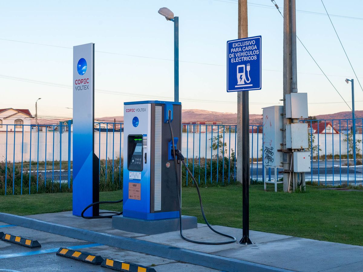 COPEC INAUGURA CARGADOR RÁPIDO PARA VEHÍCULOS ELÉCTRICOS MÁS AUSTRAL ...