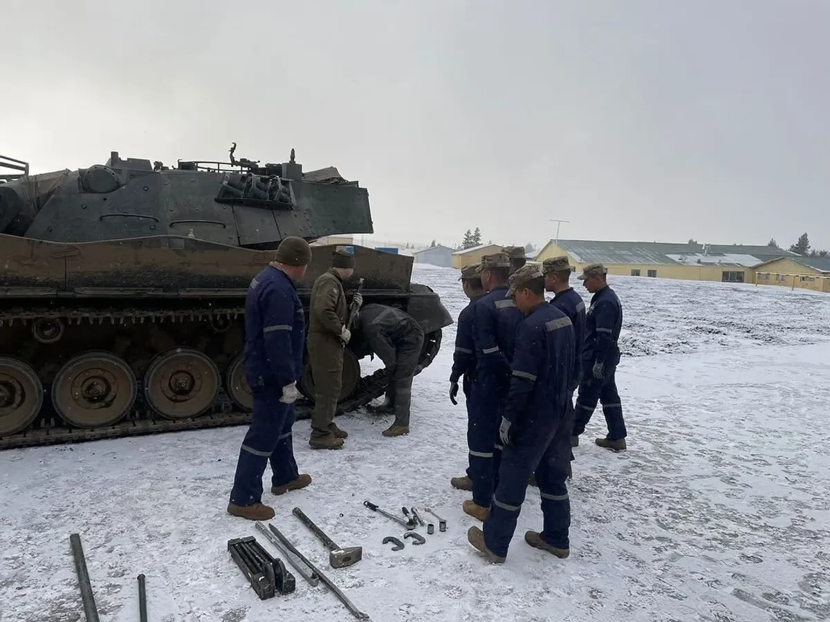 LOS ALUMNOS DEL CURSO DE CONDUCTOR DE LEOPARD 1V DEL EJÉRCITO DE CHILE ...